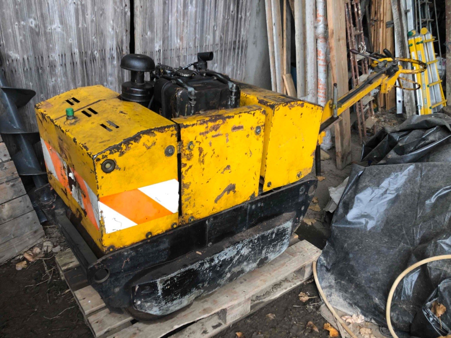 Compacteur à main / plaque vibrante Case-Vibromax W50 à vendre sur Morin